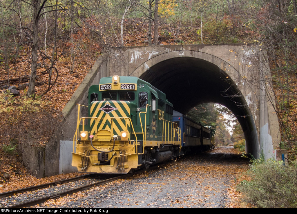 RBMN 2533 leads the High Trestle excursion train EB back toward Jim Thorpe